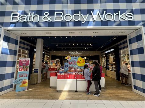 7 Best Bath And Body Works Luxury Perfume Dupes