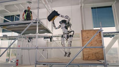 Boston Dynamics Atlas Robot Can Now Pick Up And Throw Things