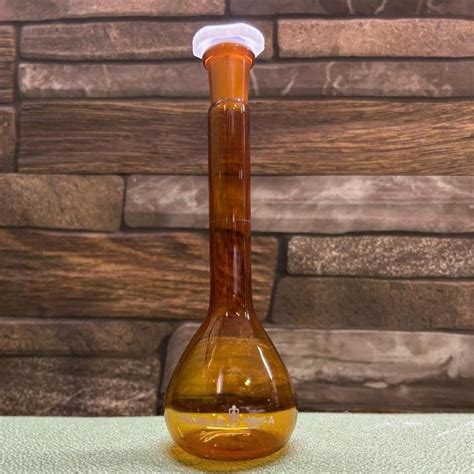 Volumetric Flask 100ml Amber Fitted With 14 23 Polypropylene Stopper Class A Tolerance ±