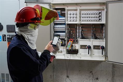 Fluke FC Non Contact Voltage True Rms AC DC Clamp Meter With IFlex Sapphire Technologies