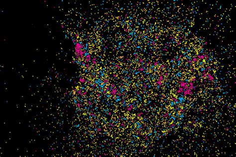 많은 검정 추상적인 배경에 고립 색종이와 다채로운 축 하 배경 반짝이 조각 라운드 떨어지는 산 산 조각 색종이 타격의 만든 뿌려 임의의 패턴을 삭제 합니다 개체 그룹에 대한
