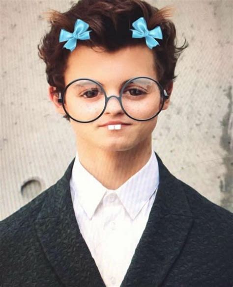 I Find Tjis So Funny Hahahhahahahaha Amazing Pics Just Amazing Shawn Mendes Funny Mendes Army