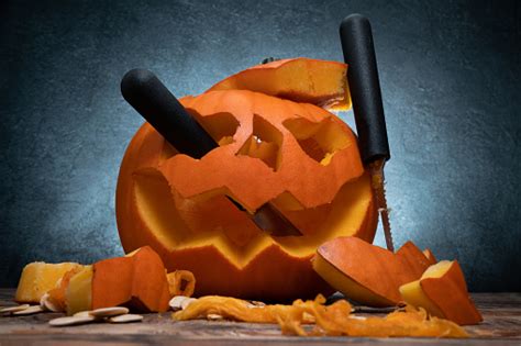 할로윈 조각 호박과 잭 오 랜턴 얼굴 컷 아웃 조각 도구 세트 톱에 대한 스톡 사진 및 기타 이미지 톱 호박 조롱박과 식물 0명 Istock