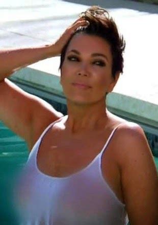 Kris Jenner Nue Dans L Incroyable Famille Kardashian