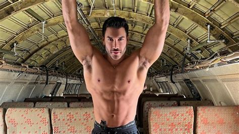 Γιώργος Ασημακόπουλος Θέλω να χαρώ το σεξ είμαι πολύ νέος