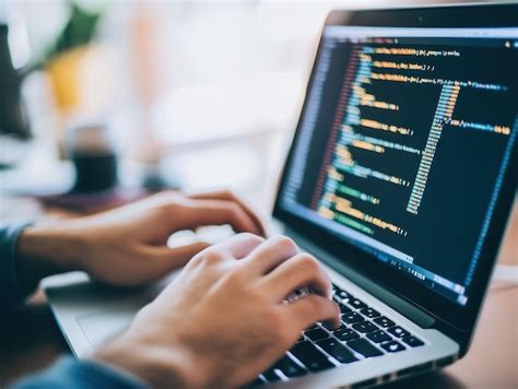 Una Persona Codificando Un Proyecto En Una Computadora Portátil Imagen Premium Generada Con Ia