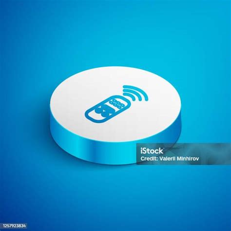 파란색 배경에 격리 된 등소 라인 스마트 원격 제어 시스템 아이콘 무선 연결과 사물 인터넷 개념 흰색 원 버튼 벡터 3차원 형태에 대한 스톡 벡터 아트 및 기타 이미지