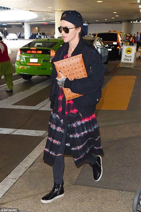 Ruby Rose Jokingly Denies Shes Pregnant After Tweeting About Big News Daily Mail Online