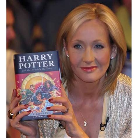 Авторката на Хари Потър написа книга за възрастни