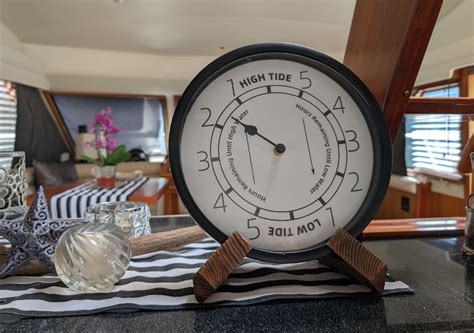 Tide Clock Missy Goes Boating