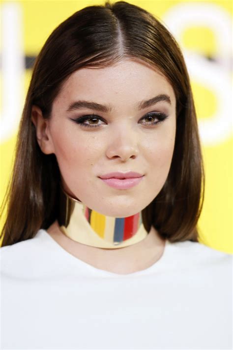 Download Wallpaper Model Makeup Actress Singer Hair Hailee