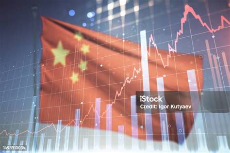 중국 국기와 일몰 하늘 배경 외환 및 투자 개념에 추상가상 금융 그래프 홀로그램의 멀티 노출 0명에 대한 스톡 사진 및 기타 이미지 Istock