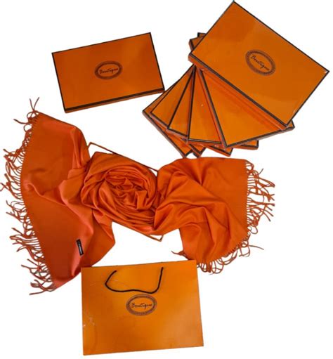 Подаръчна торбичка и кутия World Trade