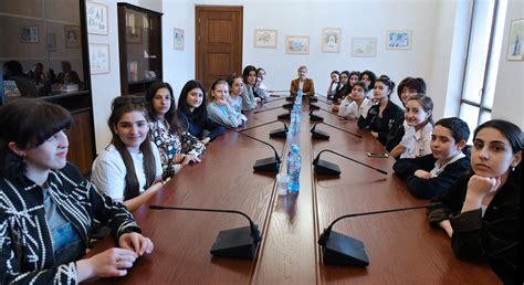 ხატია წილოსანი საჯარო სკოლის მოსწავლეებს შეხვდა Kvira Ge