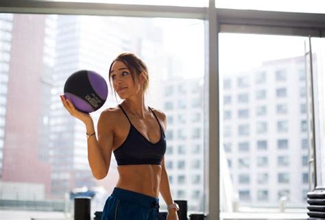 Kayla Itsines Is Winning Instagram Followers One Ab Post At A Time