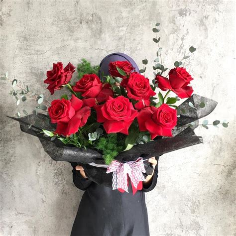 Ekuador Sexy Red Vase ALVES HOUSE FLORIST