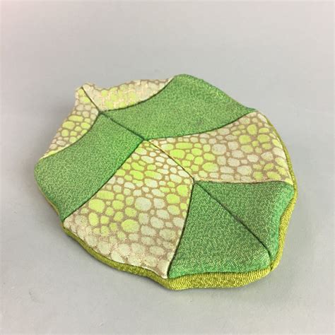 Japanese Wooden Leaf Doll Figurine Green Kimono Silk Pattern Vtg Ningy Online Shop Authentic