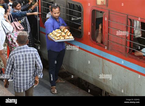 India Railway Station Food Hi Res Stock Photography And Images Alamy