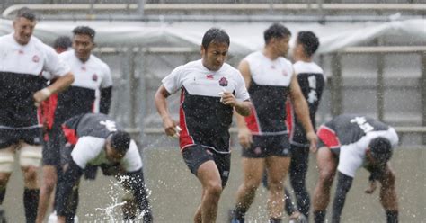 일본 럭비 대표팀 태풍 하기비스로 수중 훈련