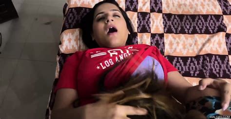 Tejashwini Or Tina Nandi Ke Boobs Ki Takrar Nikladudh Lesbo Sex In Hd