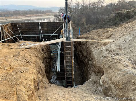 연천 풀빌라 펜션 신축사례 옹벽 야기리설치 및 콘크리트 타설 후 야기리 해체까지의 과정