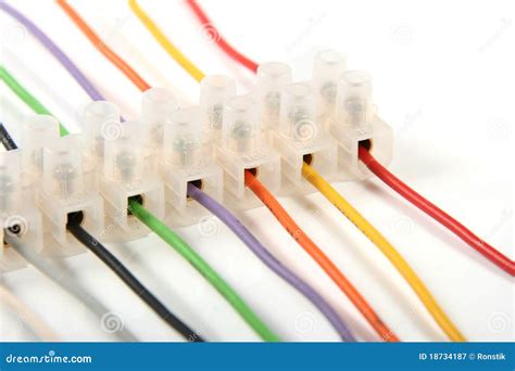Close Up De Fios Elétricos Coloridos Nos Conectores Imagem De Stock Imagem De Isolado