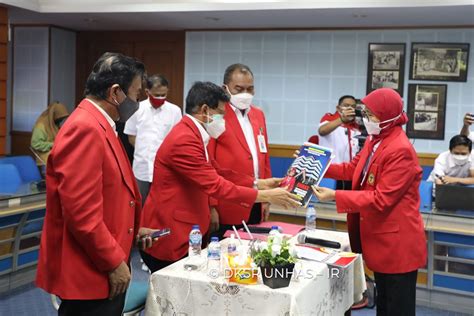 Prof Abdul Kadir Dan Prof Farida Mendaftar Bakal Calon Rektor Unhas Hasanuddin University