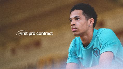Edozie Pens First Professional Contract Under 21 News Wolverhampton Wanderers Fc