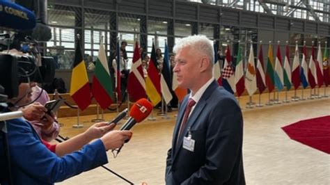 Нидерландия е готова да обучи наши пилоти за Ф 16 а не да ни предоставя самолети срещу нашите