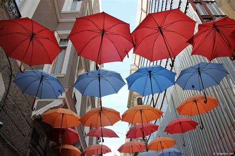 Зонтичные места для инстыТучи смотрят с высоты: рапускаются зонты!| Stasmir