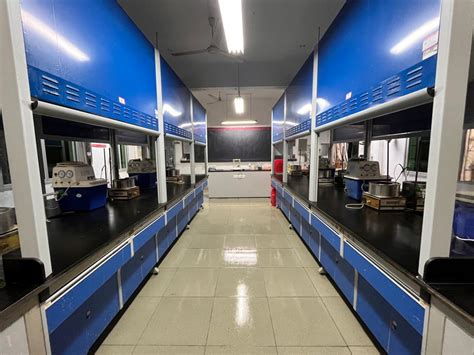 有机化学实验室（求真楼304） 生命科学与化学学院