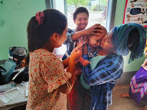 နတ်မောက်မြို့၌ အသက်နှစ်လမှ တစ်နှစ်ခွဲအောက်ကလေးငယ်များအား ပုံမှန်ကာကွယ်ဆေး ထိုးနှံတိုက်ကျွေးခြင