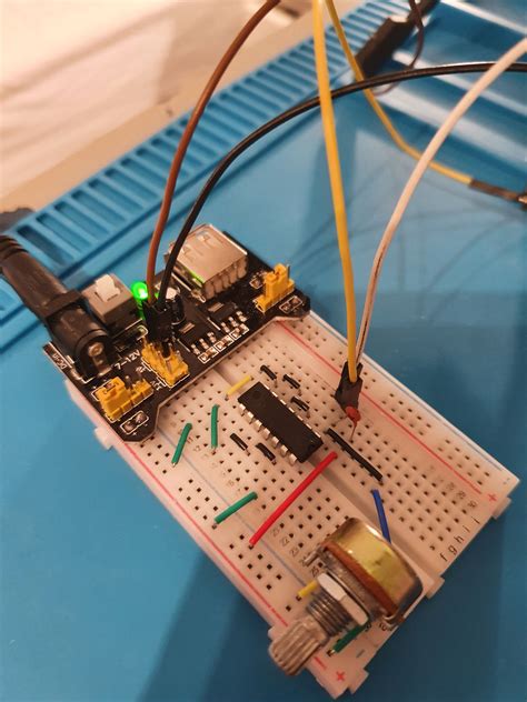 Schmitt Trigger Inverter Oscillating Page