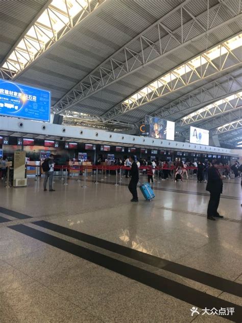 咸阳机场t2接机口图 浦东机场t2接机口图 伤感说说吧
