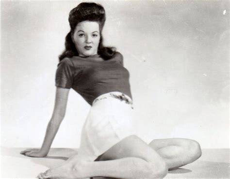 35 Glamorous Photos Of Amateur Pin Up Girls From The 1940s ~ Vintage