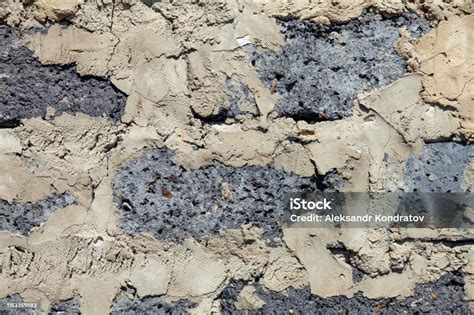 오래 된 건물에서 가난한 품질의 벽돌 건설 현장에서 콘크리트 블록과 시멘트 벽돌에 클로즈업 배경 유적 및 고 대 건축물 0명에 대한 스톡 사진 및 기타 이미지 Istock