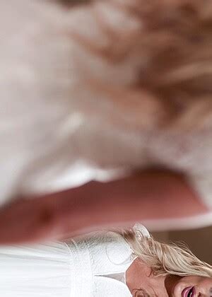 Adulttime Vicki Chase Kayley Gunner Peachy Curvy Nsfw Porn Xxx Porn Pics