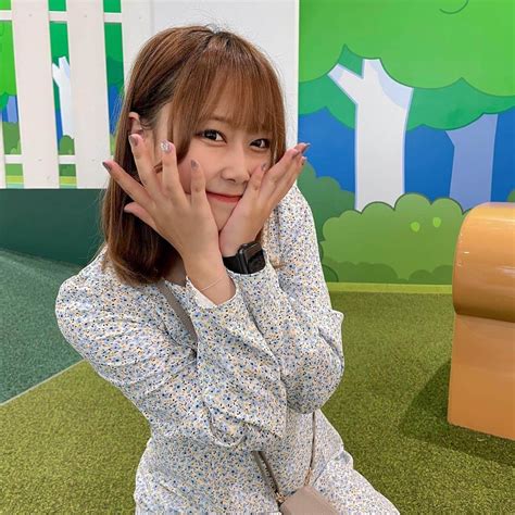益田愛里沙さんのインスタグラム写真 益田愛里沙instagram「初 マグネットネイル💅 流行りに乗れたカナ？！？！🤔🤔」9月23日