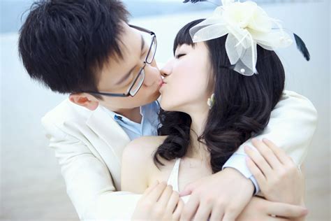 무료 이미지 사람 여자 사진술 애정 키스 로맨스 낭만적 인 아시아 신부 신랑 포옹 의식 에 중국