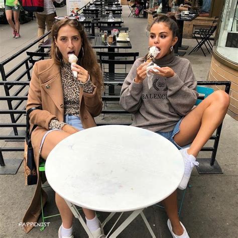 Selena Gomez Sexy Legs Fappenist