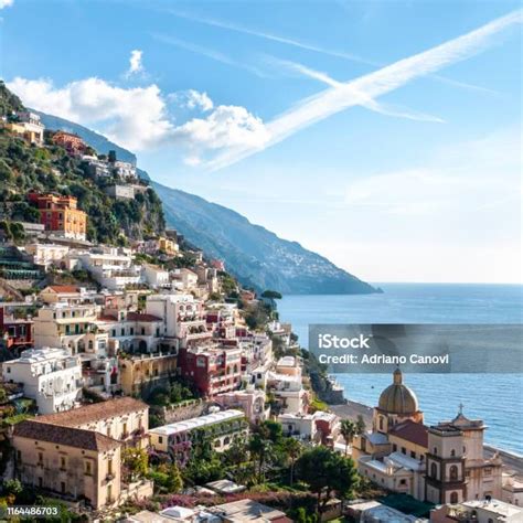 나폴리 만 뒤의 유명한 아말피 해안의 멋진 마을이자 해변 리조트인 포지타노는 아말피 소렌토 폼페이와 가깝습니다 관광에 대한 스톡 사진 및 기타 이미지 Istock
