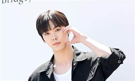 스포키 mhn포토 아스트로 산하 훈훈한 볼하트