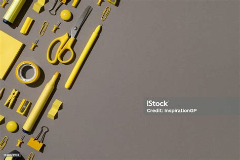 주문 된 구성 노란색 문구 학교 용품 스티커 노트 종이 펠트 펜 스 펠스 테이프 선착색 테이프 선착장 자석 바인더 클립 핀 분리