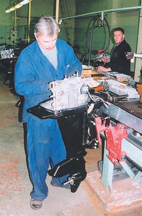 Сборка мотора Вихрь картинка из статьи «Валентин Коршунов — заместитель генерального директора