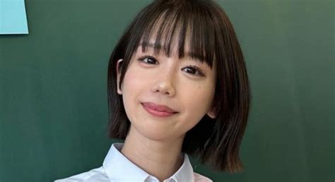 新唯 紺色ハイソックスなチェック柄プリスカ制服画像