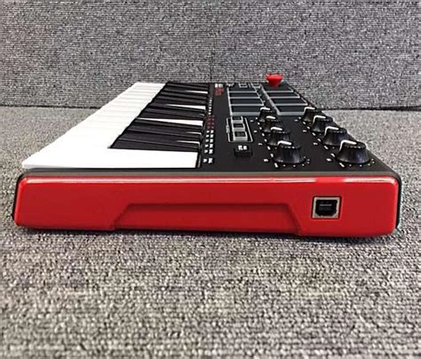 Akai Mpk Mini Mk2 25 Keys Compact Keyboard Synthesizer 8 Pad Midi