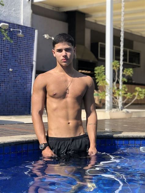Pin De Eduardo Henrique Em Salvamentos Rápidos Rapazes Sensuais