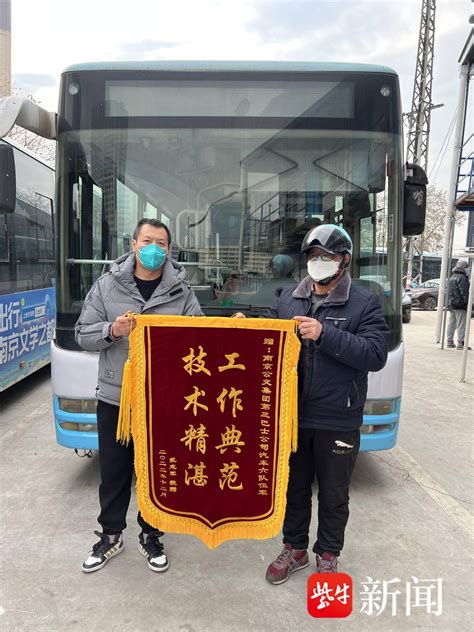 点赞！危急关头，南京公交车驾驶员紧急刹车避危险戴师傅伍军责任