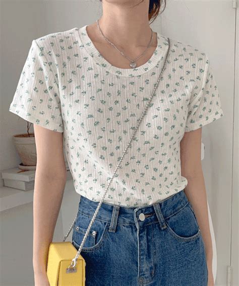 잔꽃 플라워 라운드 반팔 티셔츠 에이블리