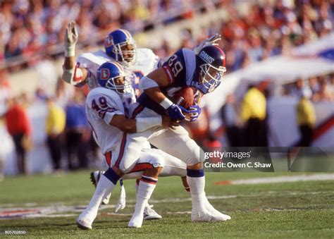 Mark Bavaro Of The New York Giants Rushes Against The Denver Broncos